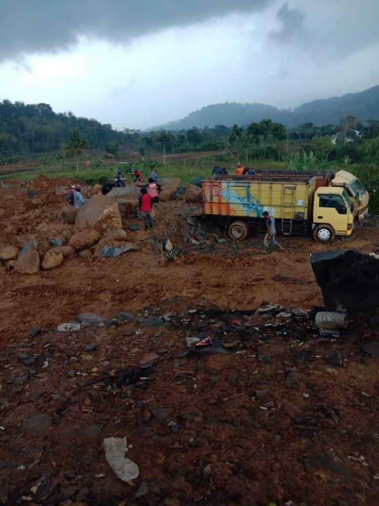 Sinergi Stone: Produsen Pabrik Batu Alam Andesit Cirebon